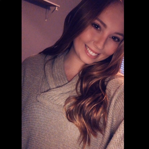 Abigail's Closet (@abigail_mace) | Poshmark